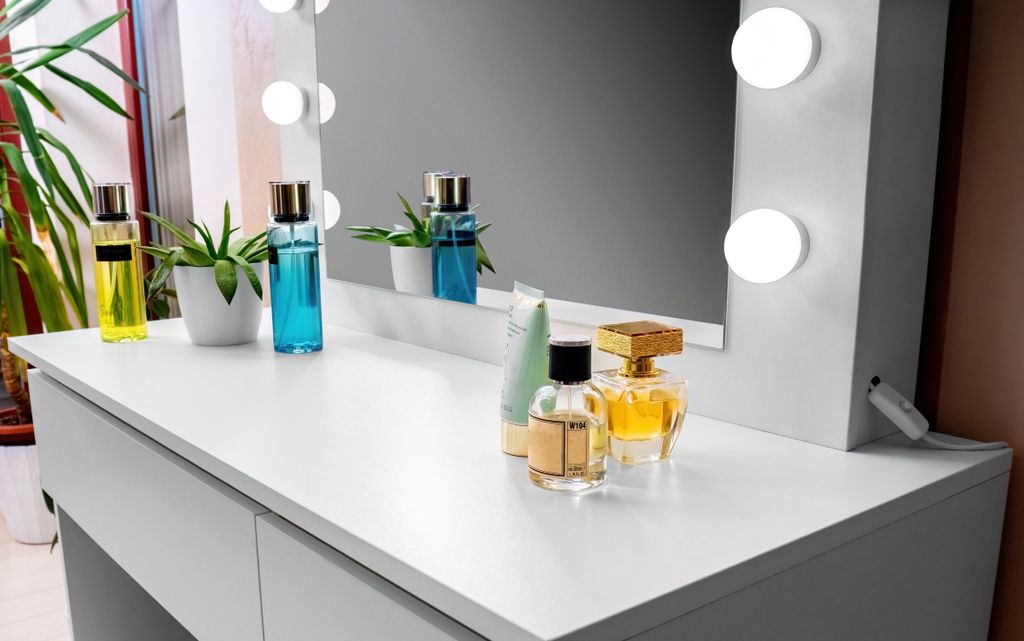 Aga Toaletný stolík so zrkadlom a osvetlením | Kaufland.sk