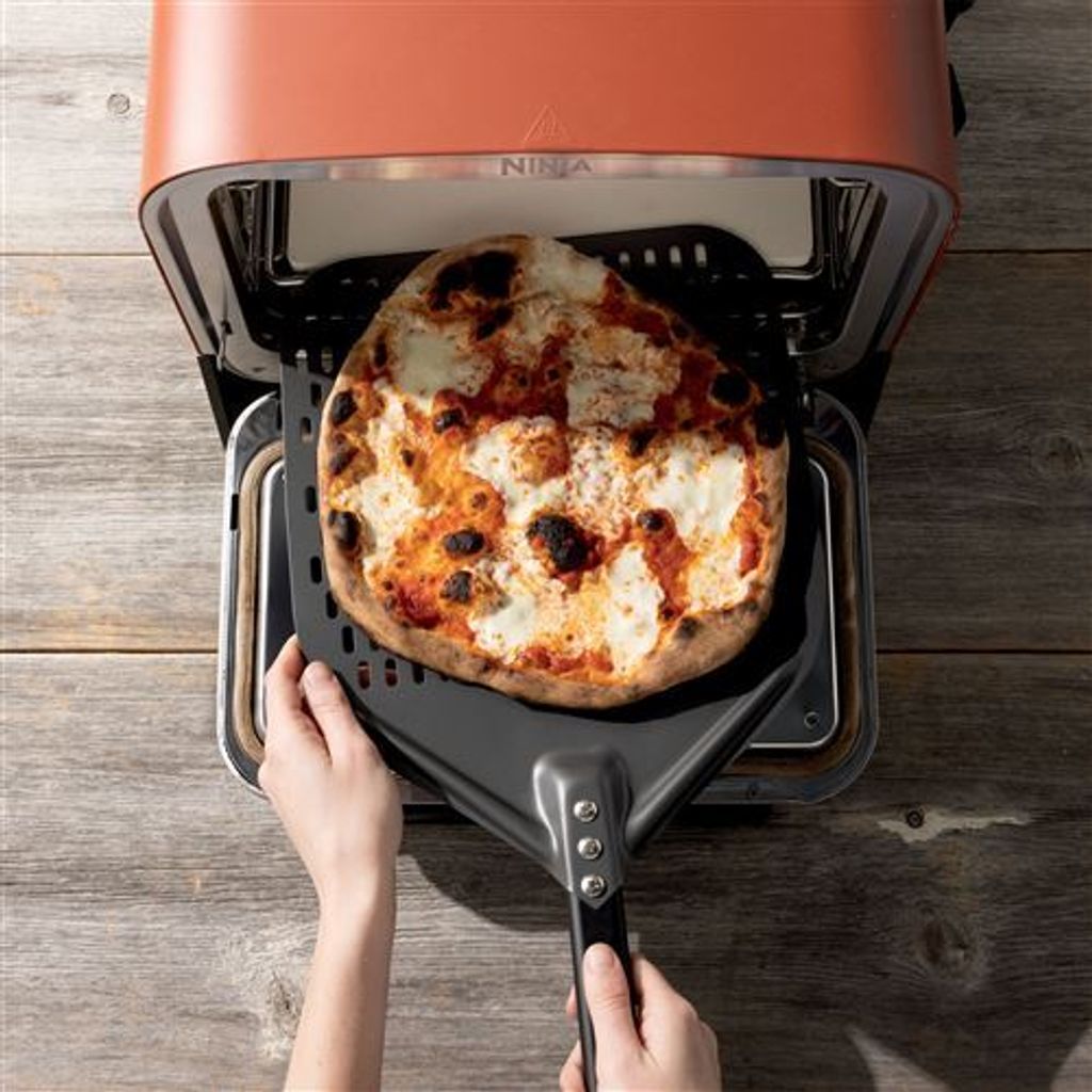 Ninja Woodfire pizza server hliníková černá | Kaufland.cz