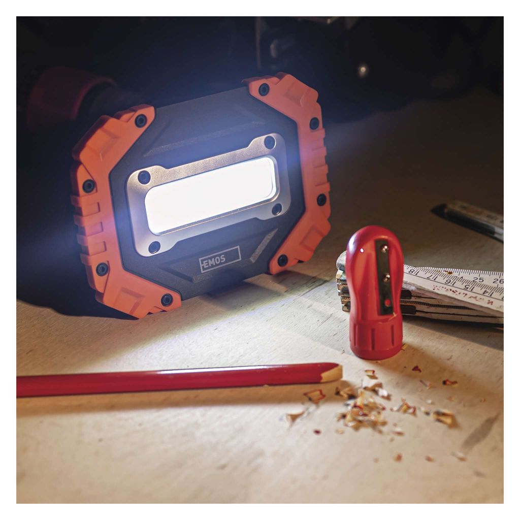 EMOS COB LED pracovní svítilna, 700 lm, 4× | Kaufland.cz