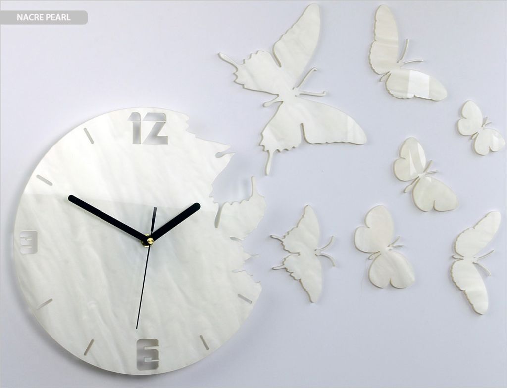 Wanduhr Mit Schmetterling