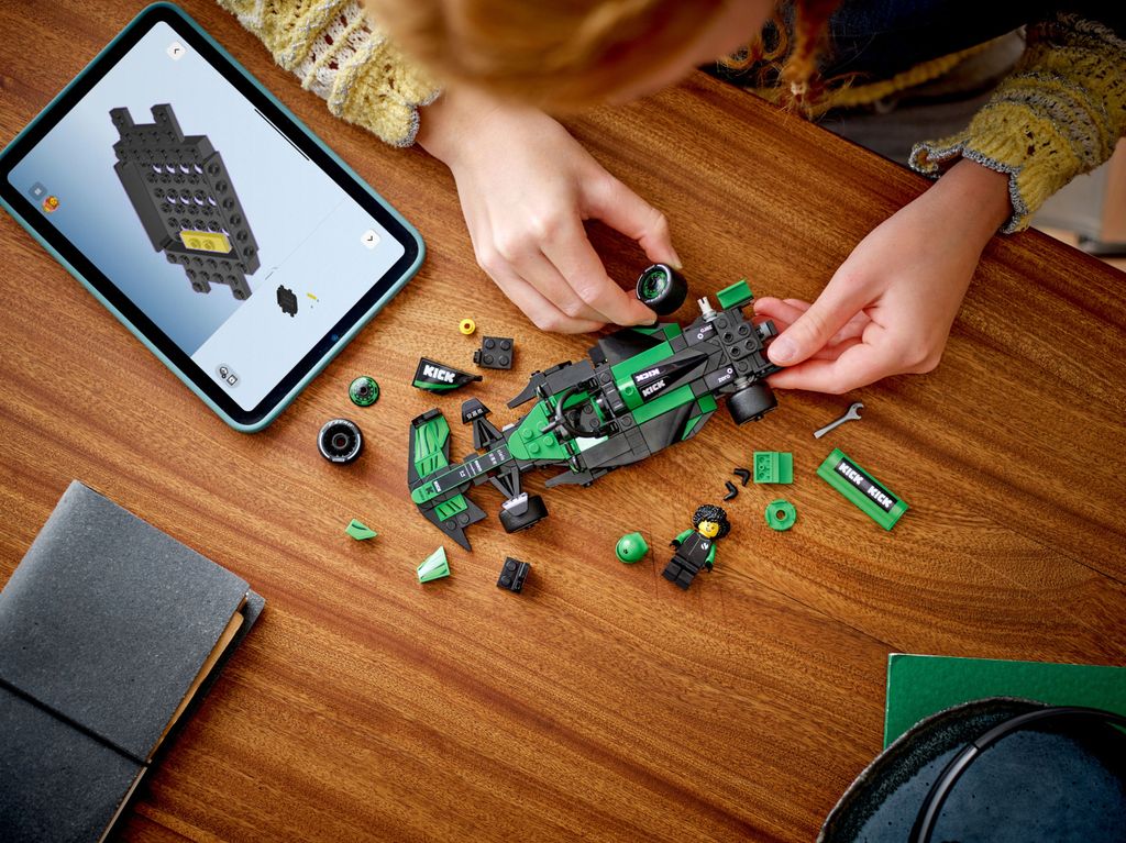 Pretekárske auto KICK Sauber F1® Team C44 | Kaufland.sk