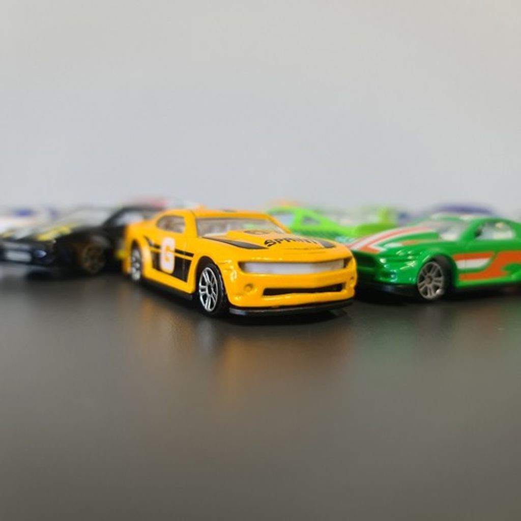 Farbige Autos/Fahrzeuge 1:64 - 16 Stück. | Kaufland.de