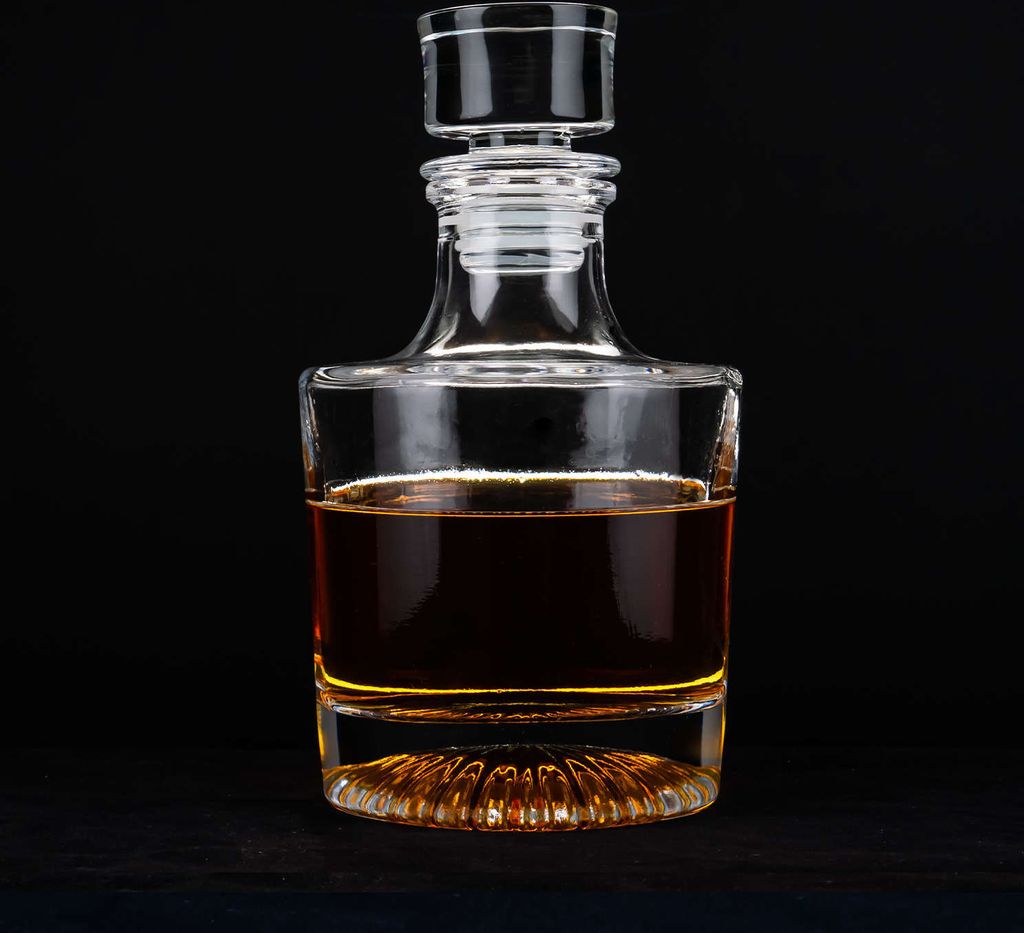 Karafa na whisky se zátkou 700 ml na | Kaufland.cz