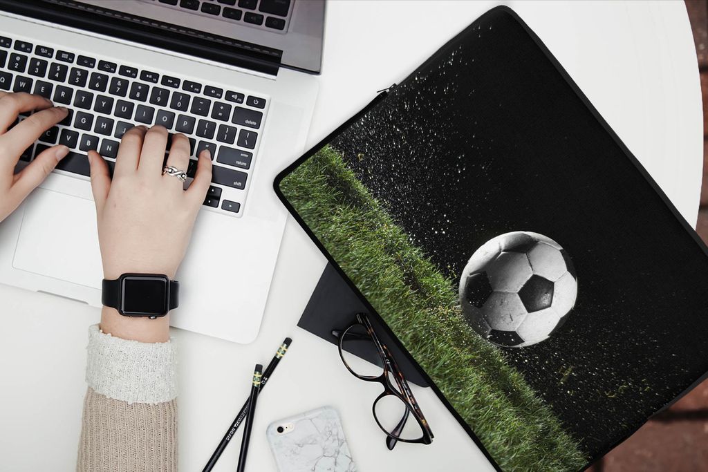 Pouzdro na notebook 14 palců Fotbal v trávě | Kaufland.cz
