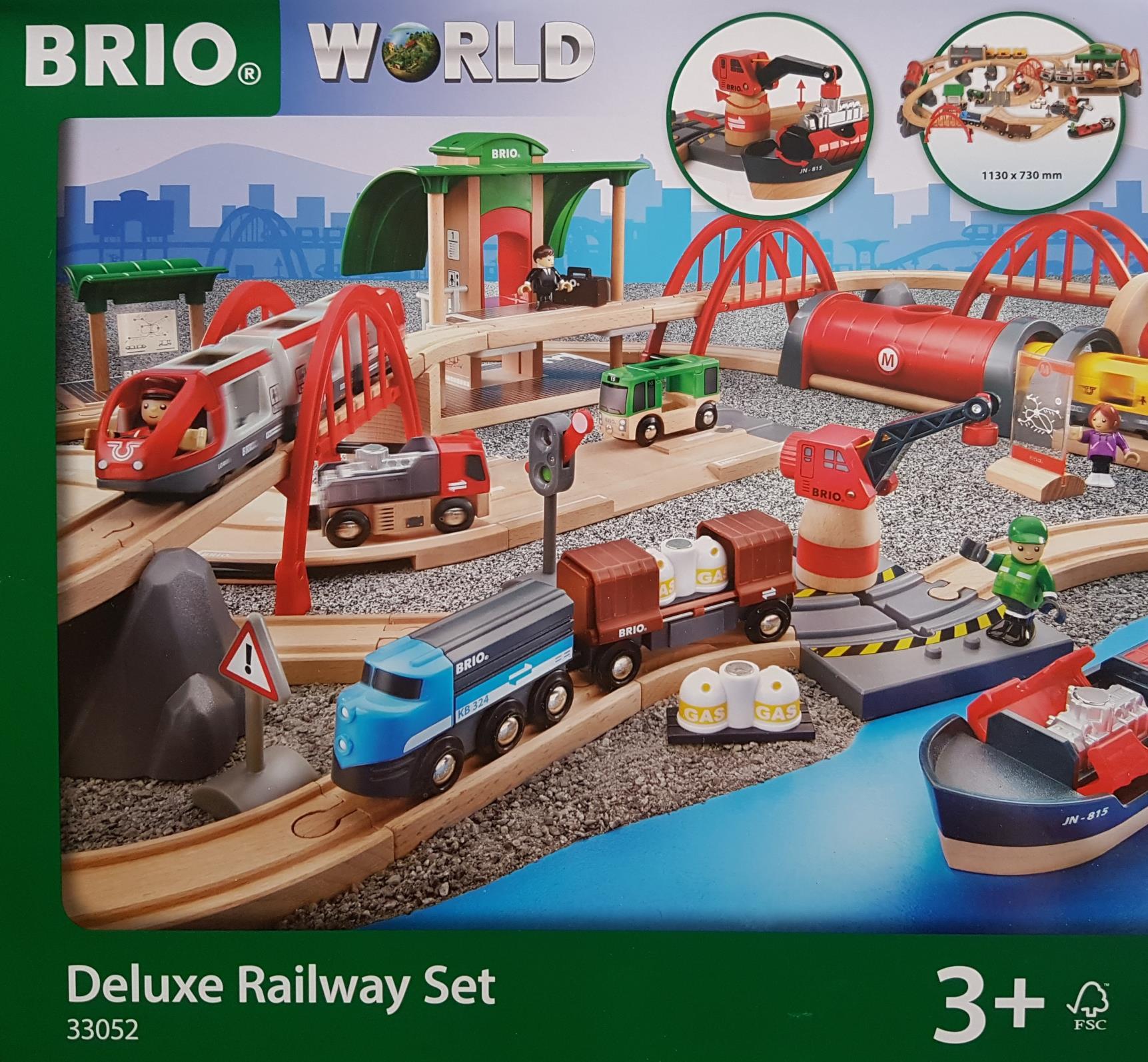 BRIO World - 33052 Straßen & Schienen Bahn Set Deluxe