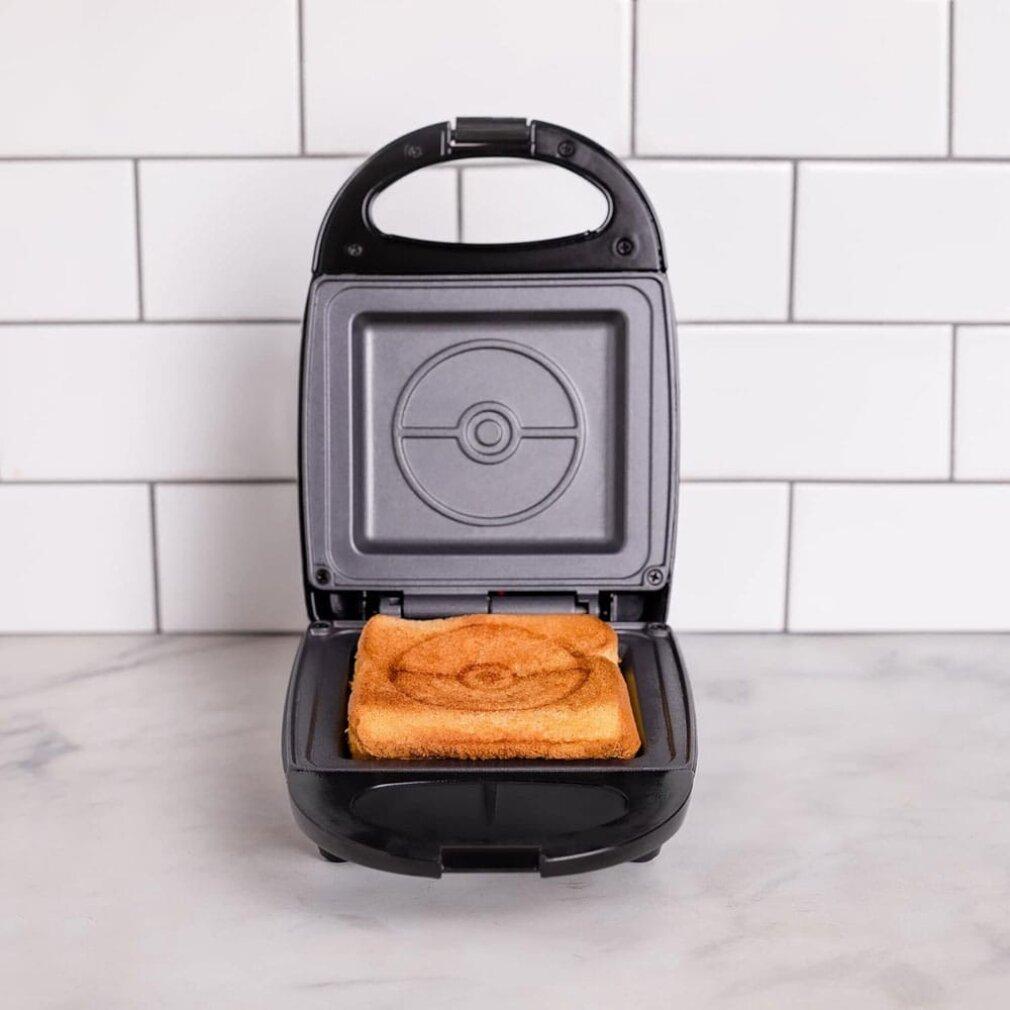 Uncanny Brand 3000114 Uncanny - Pokemon Sandwich Maker